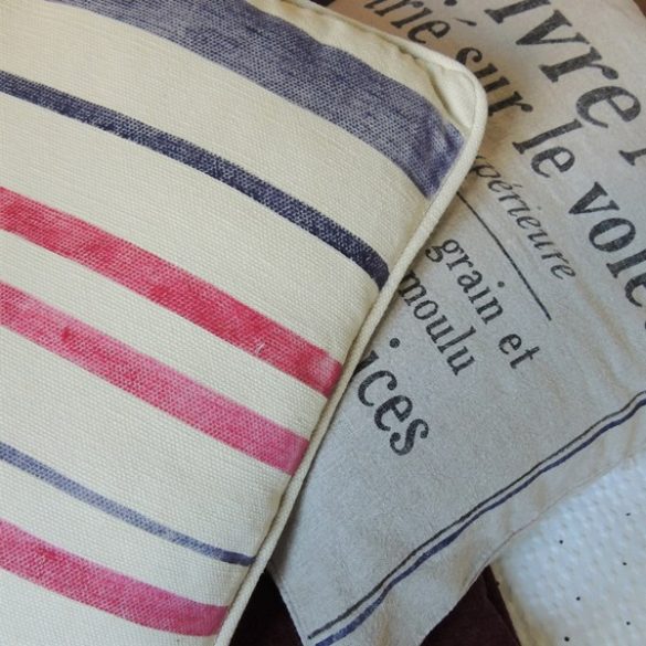 Cum personalizezi cu dungi o perna monotona | GabiRalea.ro | DIY & Living