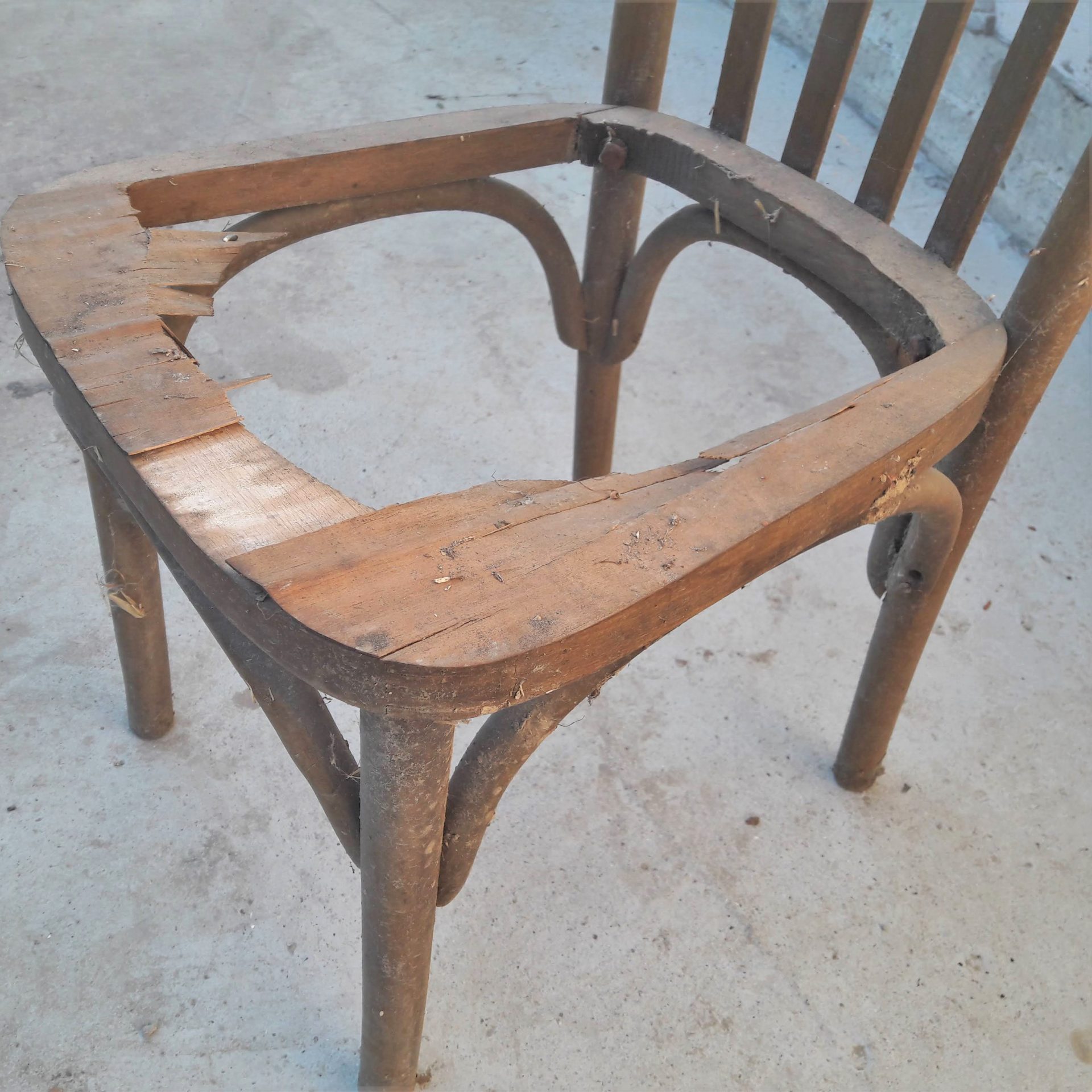 Cum reconditionezi un scaun vechi | GabiRalea.ro | DIY & Living